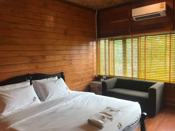 หนึ่งในบางคนที Honey Room - Damnoen Saduak