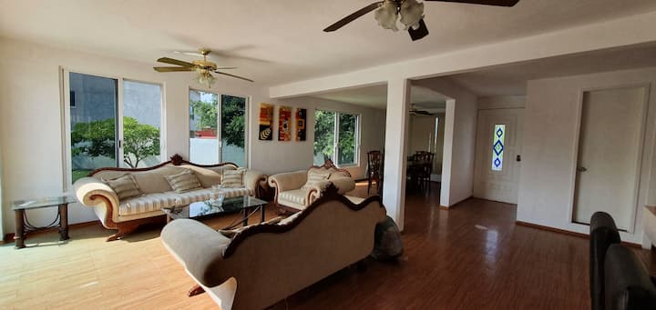Villa Las Fincas Con Alberca Y Amplio Jardín  🏡 - Cuernavaca