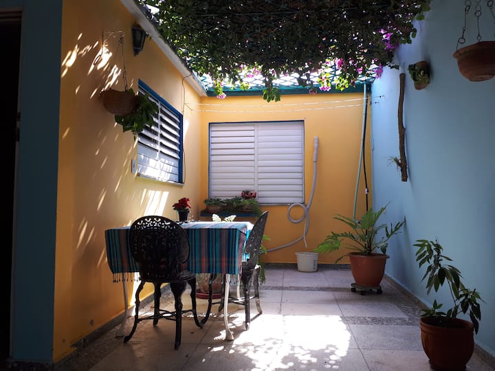 Happy Delft Met Zonnepanelen En Wi-fi - Cuba