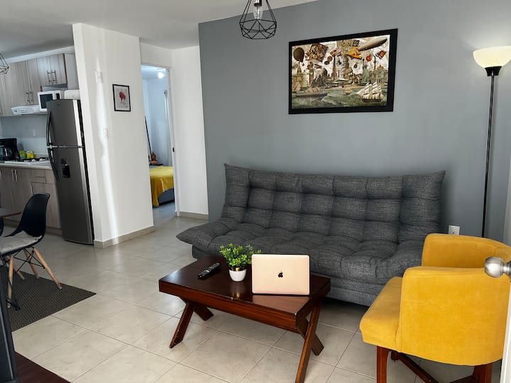 Poliforum (Departamento Completo, Limpio, Nuevo). - León