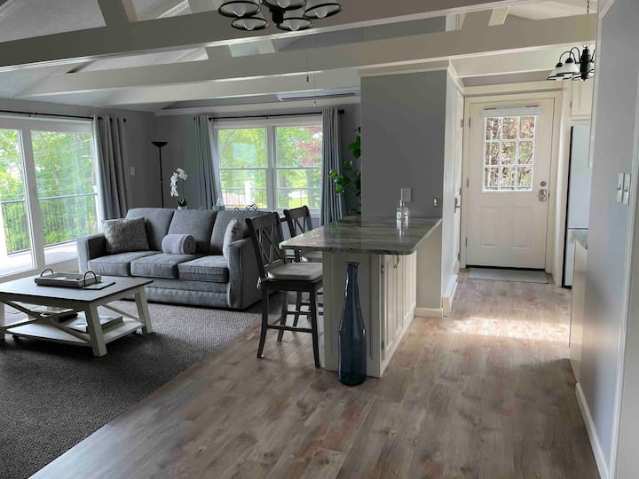 Water View Apartment In Historic Bristol, Ri - Rhode Island
