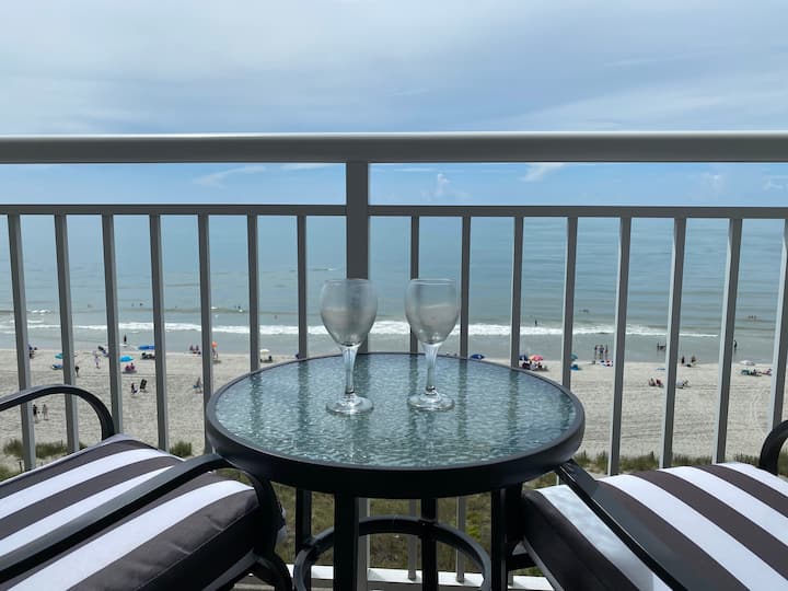 Ocean Front, Sleeps 6, Directly On The Beach! - South Carolina