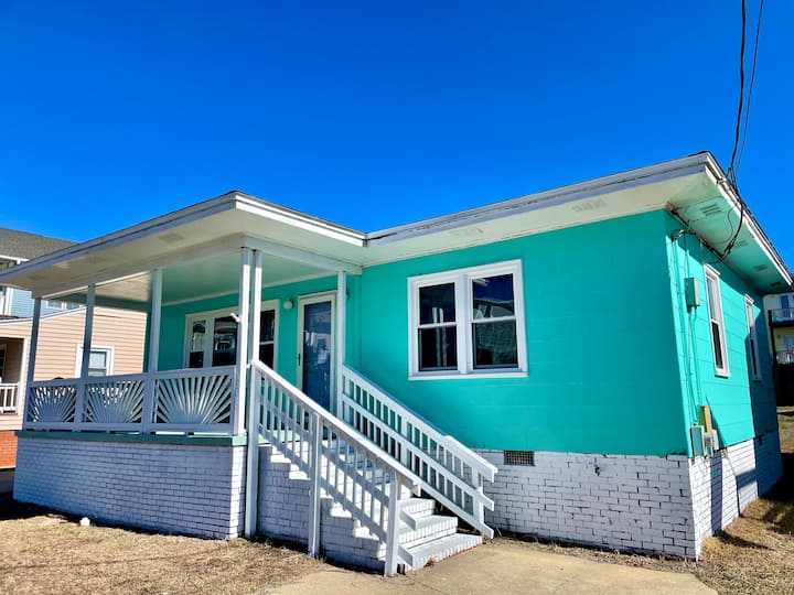 Classic Beach Bungalow In Desirable North End! - Carolina Beach, NC