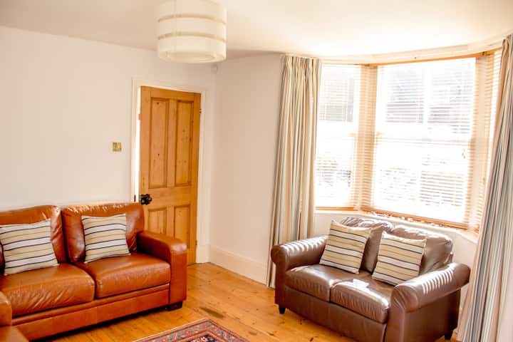Jasmine Cottage - Sleeps 10,
5 Bedrooms, 7 Beds - Hunstanton