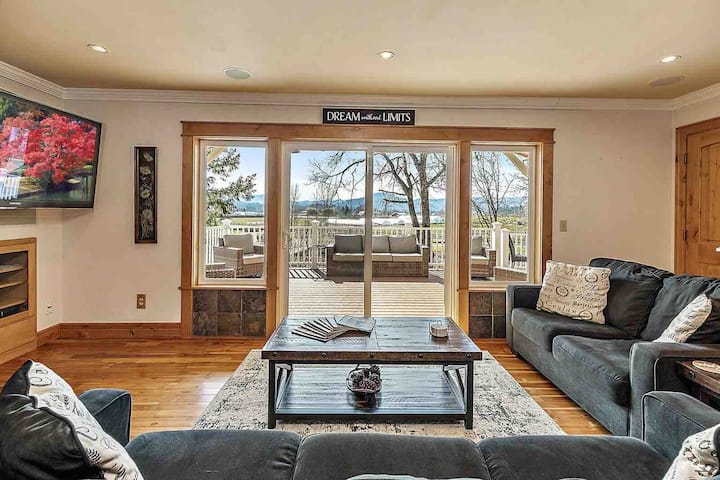 Heron House Views King Bed - Grants Pass, OR