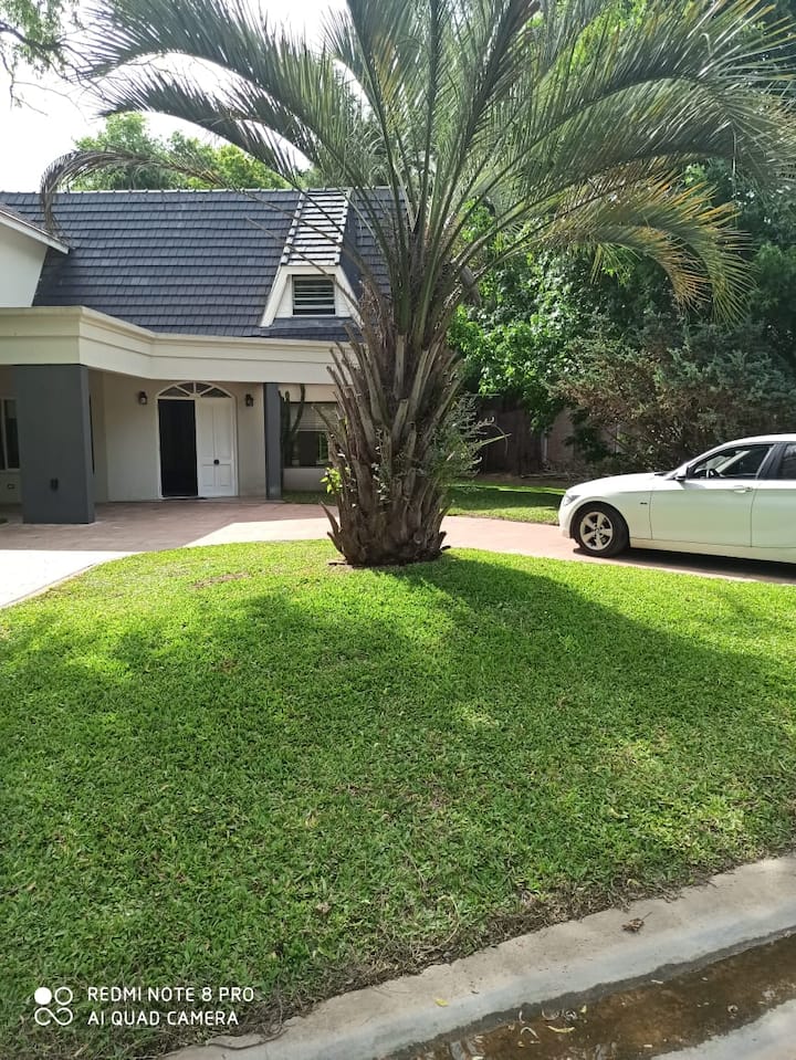 Casa En Zona Arbolada Y Tranquila - Aéroport Ezeiza de Buenos Aires (EZE)