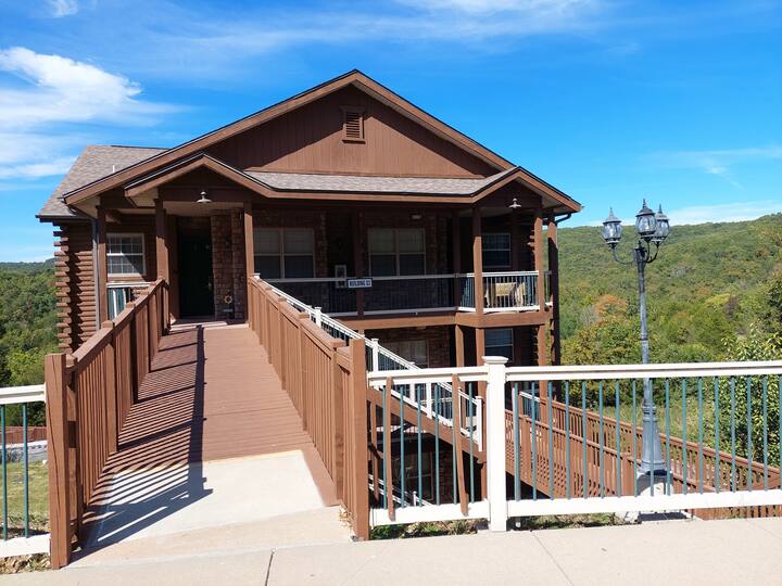 Ozark Mountain Log Cabin - Table Rock Lake