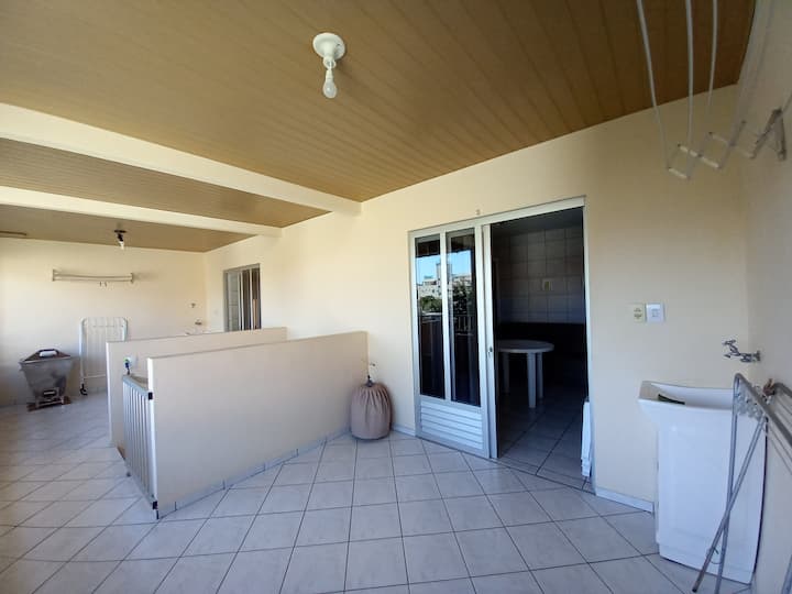 ÓTima Opção Apt3/ Centro/praia/garagem Fechada - Bombinhas