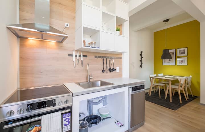 Bluewave.place-contemporary Home Center Of Sofia - Sofia