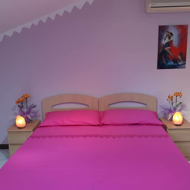 Bed And Breakfast Silenzioso, Finemente Ristrutturato Con Parcheggio Gratuito.
Posizionato In Posizione Comoda (Vicino A Fiera, Bus, Etc).
Convenzionato Con Servizio Taxi E Servizio Ambulanza Per Assistere Persone Ricoverate In Strutture Ospedaliere. - Casalecchio di Reno