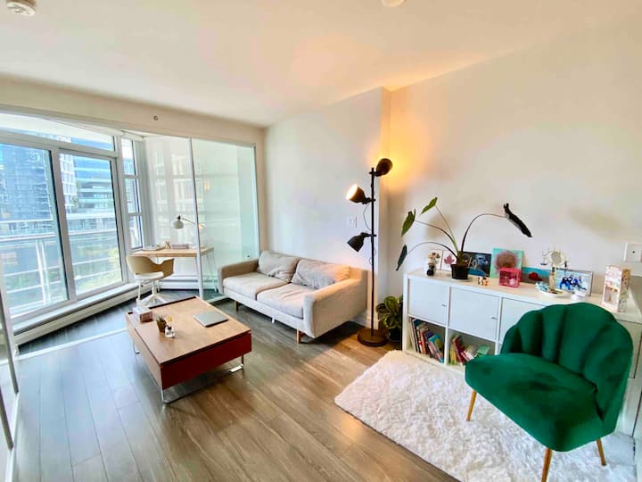 Luxury And Modern Apartment With Parking - Vancouver