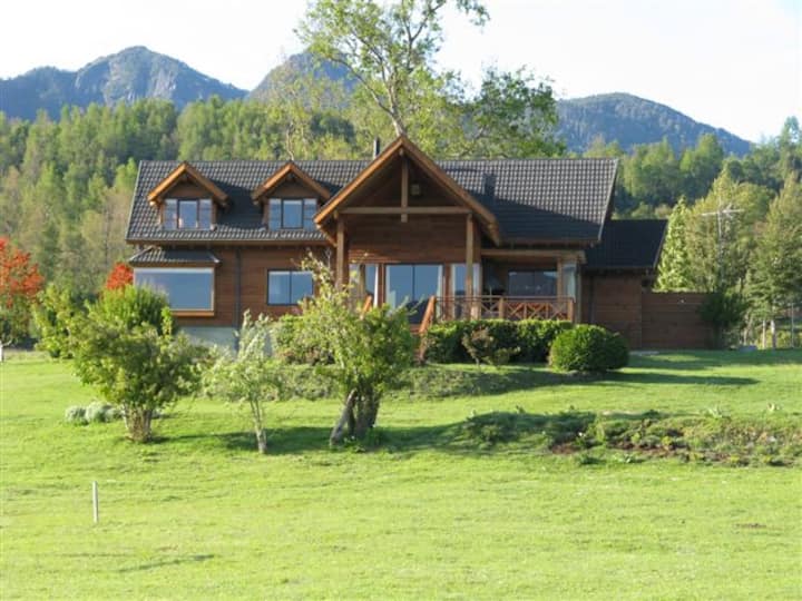 Casa Familiar Con Amplios Espacios - Pucon