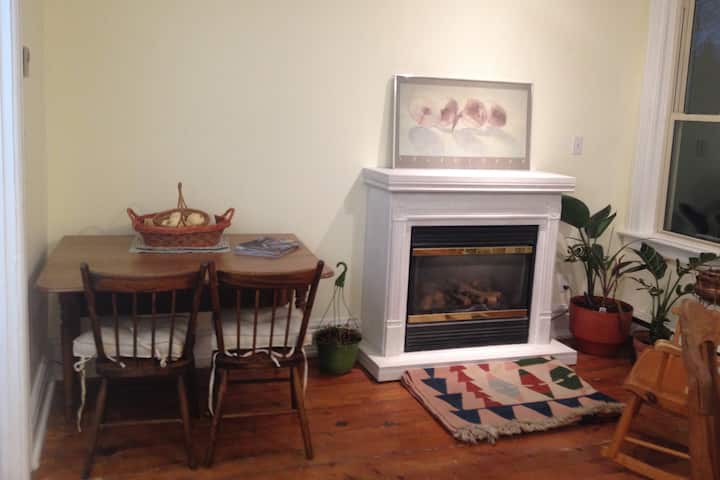 Classy  Victorian Apartment - Orangeville