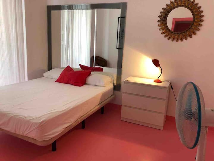 Habitación Con Balcón, Baño Junto A Gran Vía - Madrid