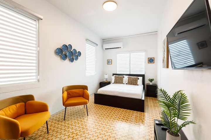 Downtown Condo | Near Airport | Backup Solar Power - San Juan