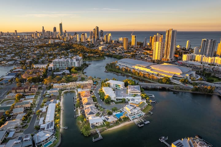 Apt1 Waterfront 3b/2b Walk To Broady Location - Gold Coast