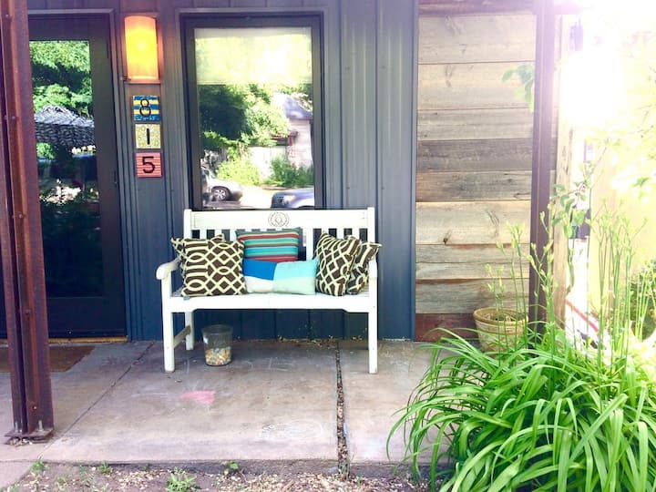 Artist's House Right In The Heart Of Downtown - Glenwood Springs, CO