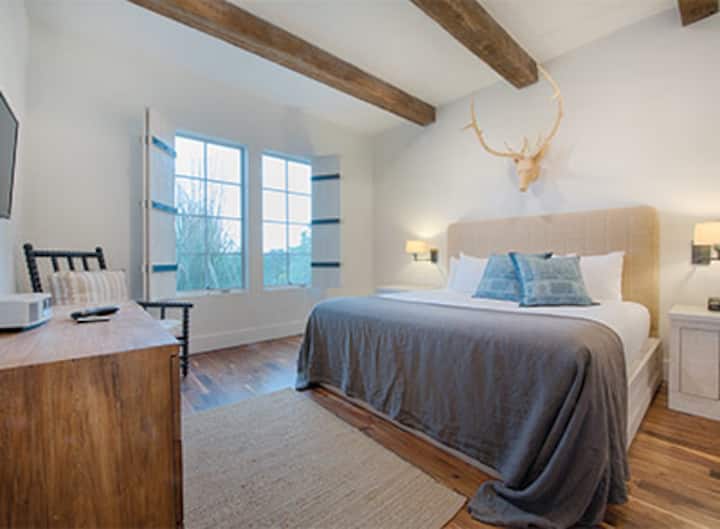 Stablewood Springs Three-bedroom Condo - Sleeps 10 - Hunt, TX
