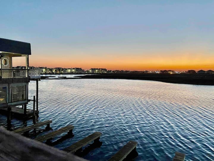 Canal View Beach Retreat - Corpus Christi, TX