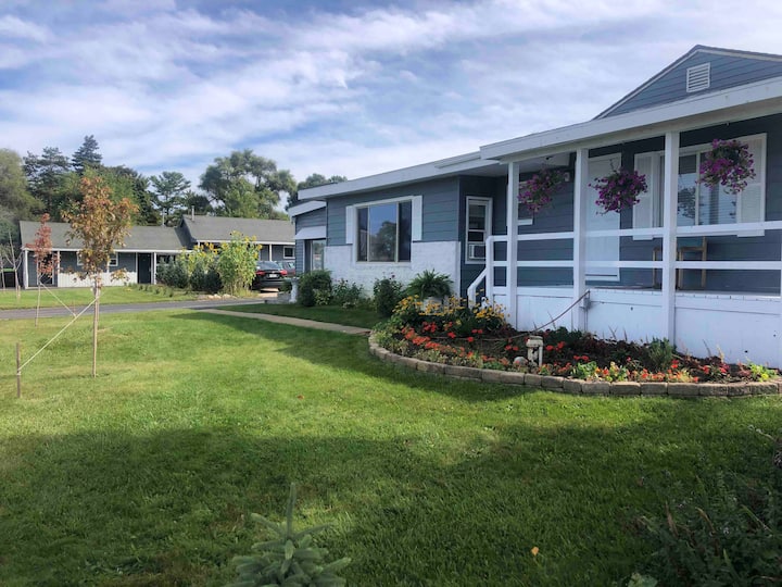4 Bedroom 3 Bathroom On Traverse Bay…7 Beds - East Bay Township