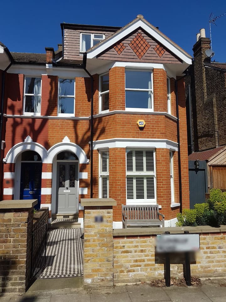 Beautiful, Large Family House On Amazing Street - Hounslow