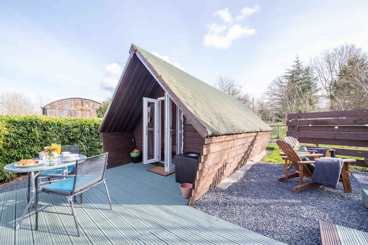 Luxury Glamping Pod & Hot Tub With Beautiful Views - Wales