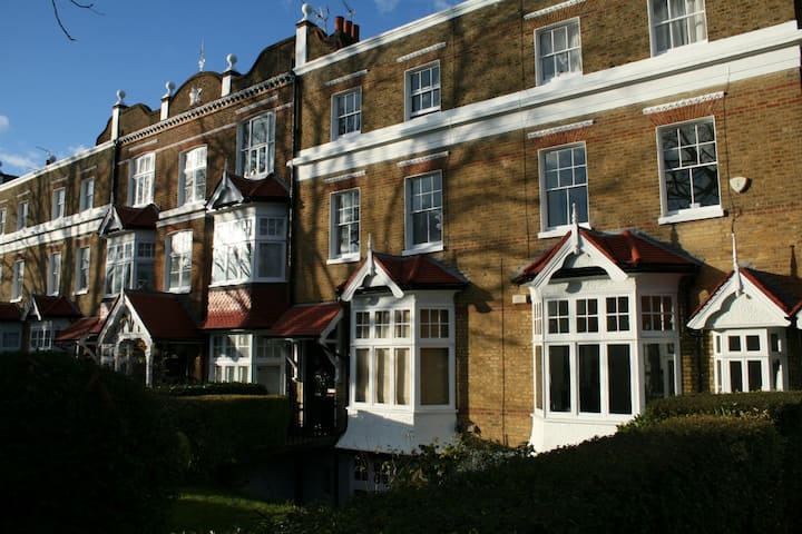 London Holiday Rentals & Homes - England, United Kingdom | Airbnb