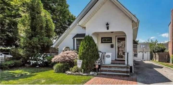 Beautiful 2 Bedroom Suite - Westbury, NY