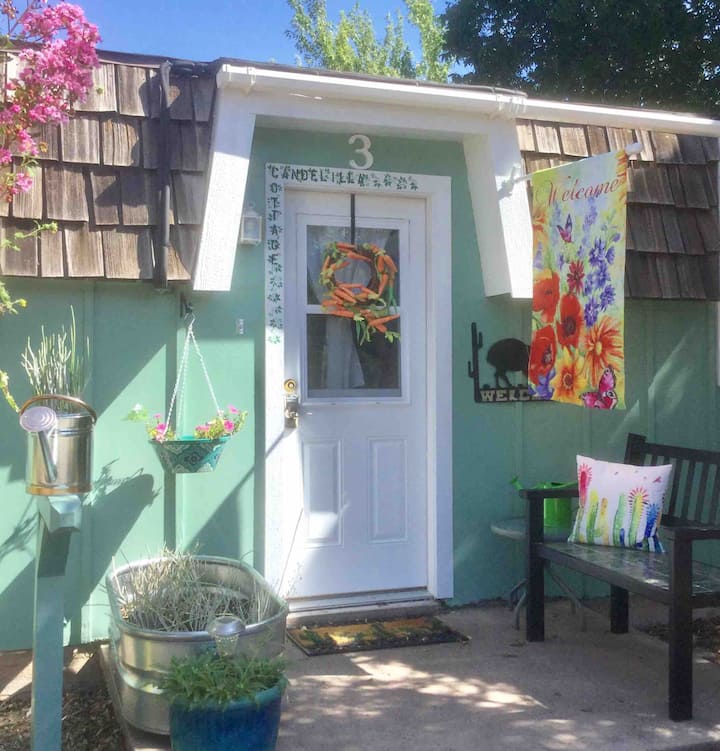 Candelilla Cottage - Alpine, TX
