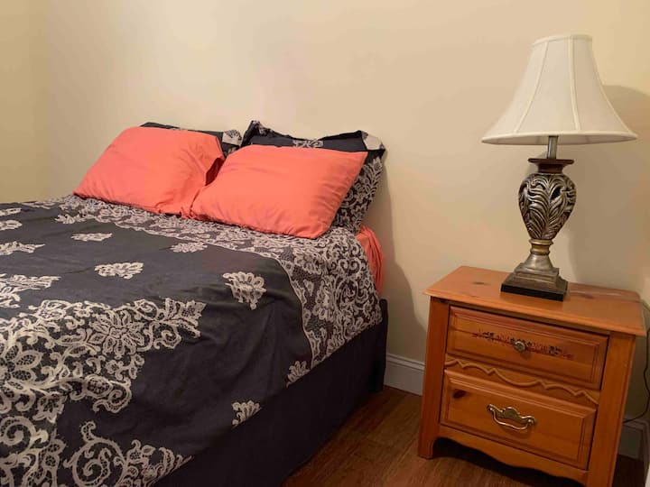 Back Queen Bed In Auburn - Alabama