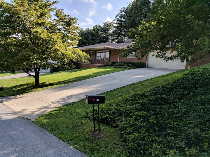 Monthly Furnished Home - Hendersonville, NC