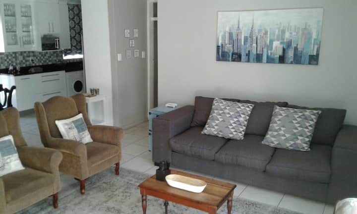 Protea House-luxury Spacious House With 2 Bedrooms - Bloemfontein
