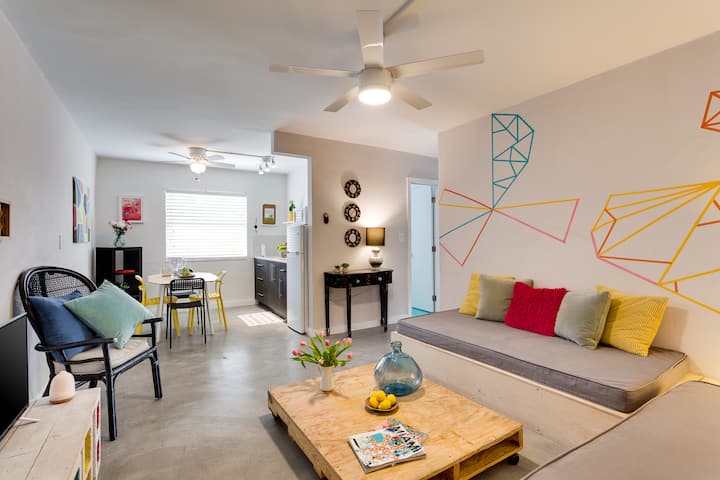 Wynwood Place 8 | 2bd With Balcony + Free Parking - Miami