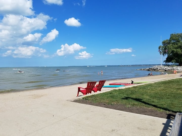 Waterfront Condo,
 W/ Beach/pool/hot Tub - Port Clinton, OH