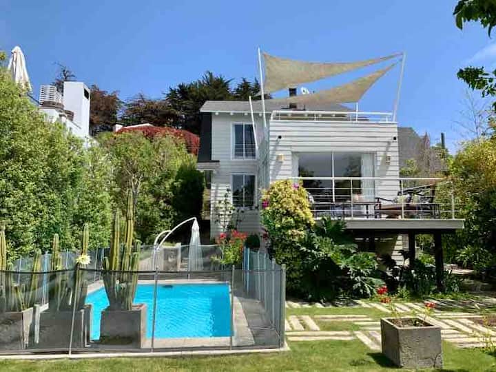 Excelente Casa Al Lado De Acceso A La Playa, Con Vista Al Mar En Zapallar. - Papudo