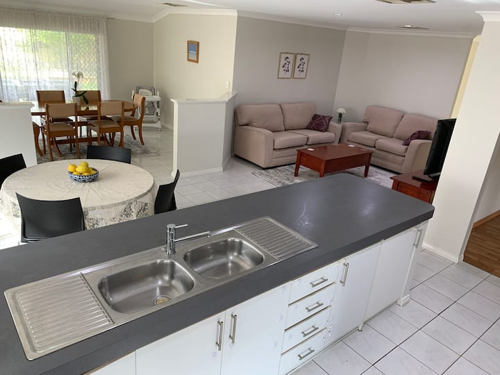 Entire 4br House @South Lake C/w Secured B/y & F/y - Perth