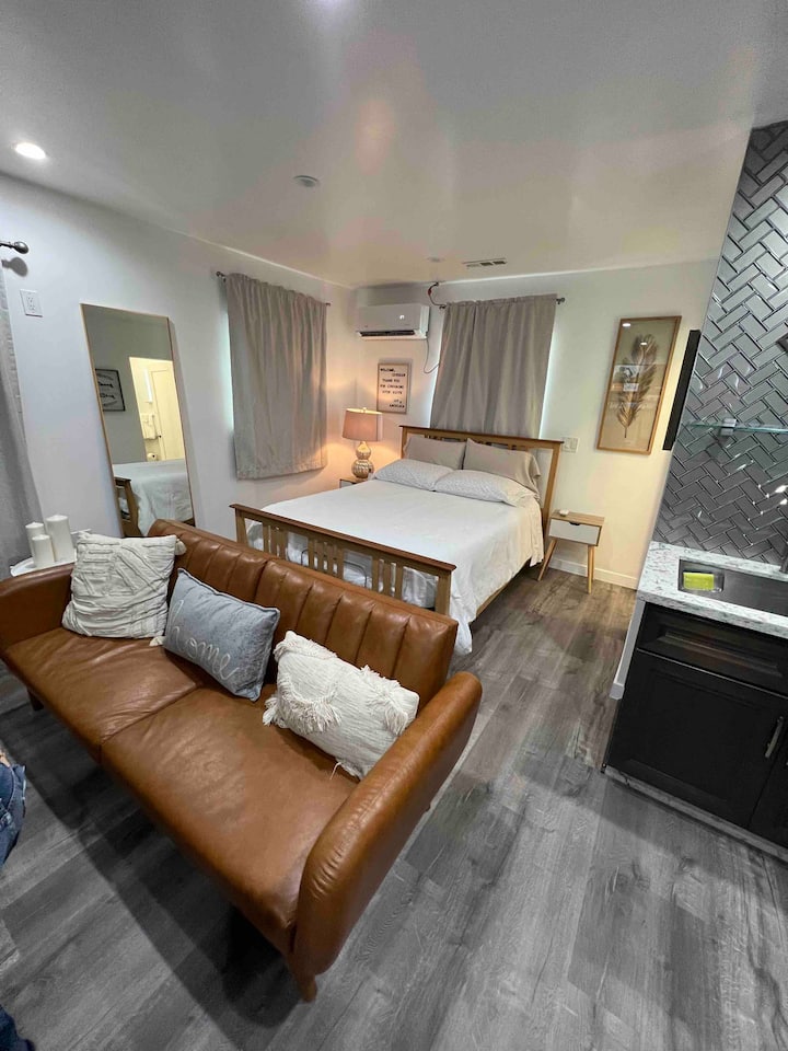 Dc & Hyde Bnb - Long Beach, CA