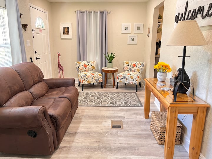 Cozy Home 4 Mins To Busch Gardens W/air Purifier - Tampa, FL