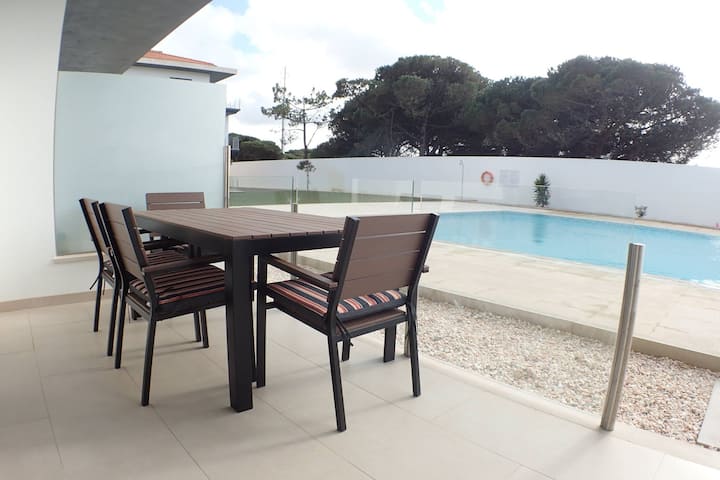 Ground Floor Cosy Apartment With Swimming Pool - São Martinho do Porto