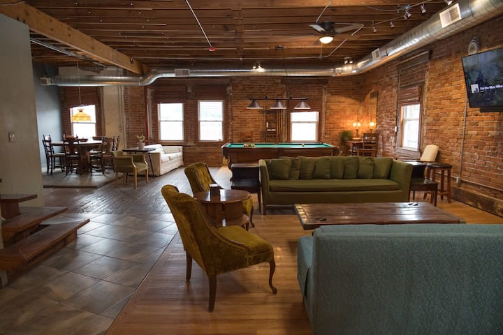 Art Alley Attic – Spacious Crossroads Loft - Kansas City