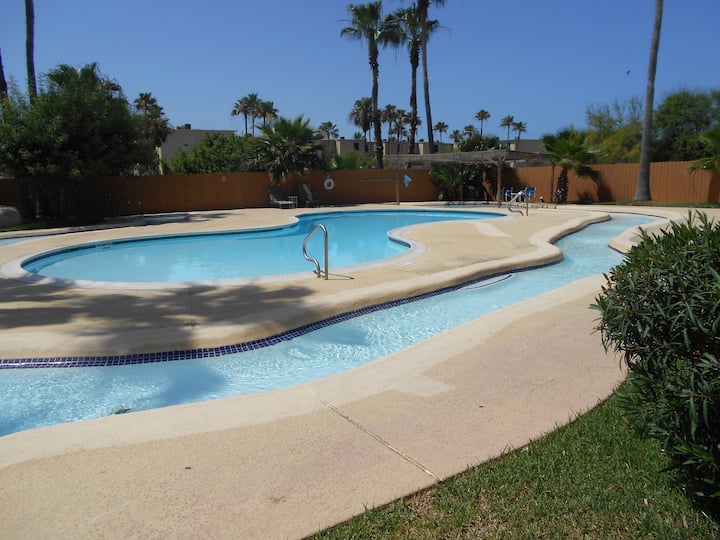 2/2 Very Nice, Fun Pool For Kids,free Parking (2) - South Padre Island, TX