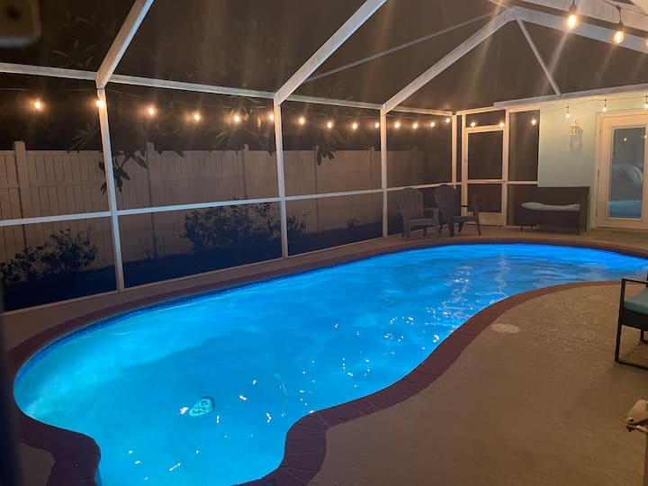 Show Stopper! Heated Pool, Updated Home 2 Miles To Beach!! 3 King Beds! 4bd 2ba - Treasure Island, FL