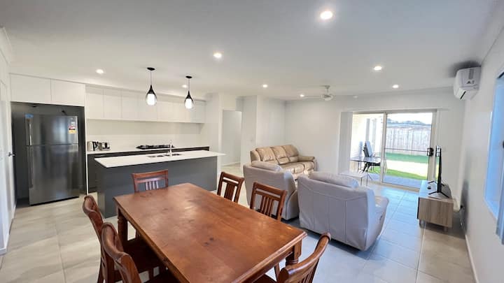 New 4bed House Master With Ensuite And A/c - Ipswich