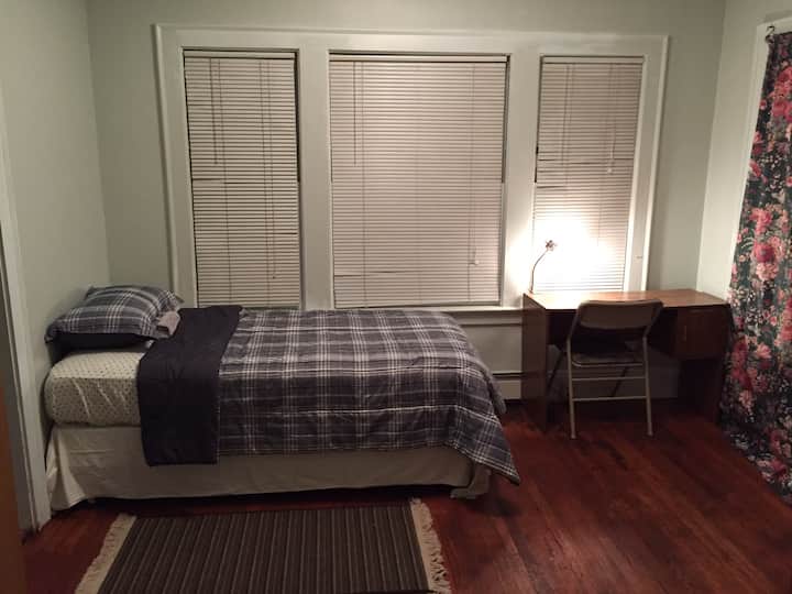Room Close To Cleveland Clinic, Case No Parking - Cleveland, OH