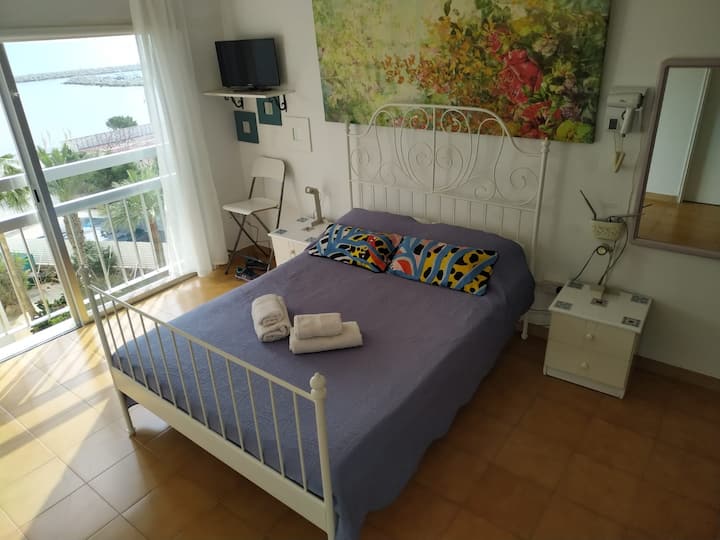Mikis's Seagate Studio Aprt. - Larnaca
