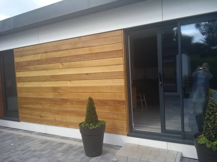 Beautiful Clean Pod Suitable For One - Maynooth