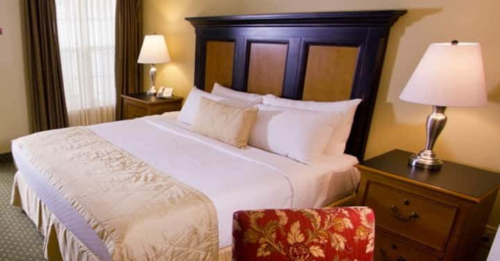 2 Bedroom The Historic Powhatan - Williamsburg, VA