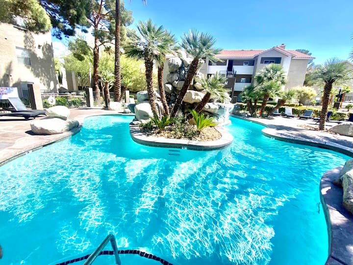 Retro Legends-2 Miles To Strip!