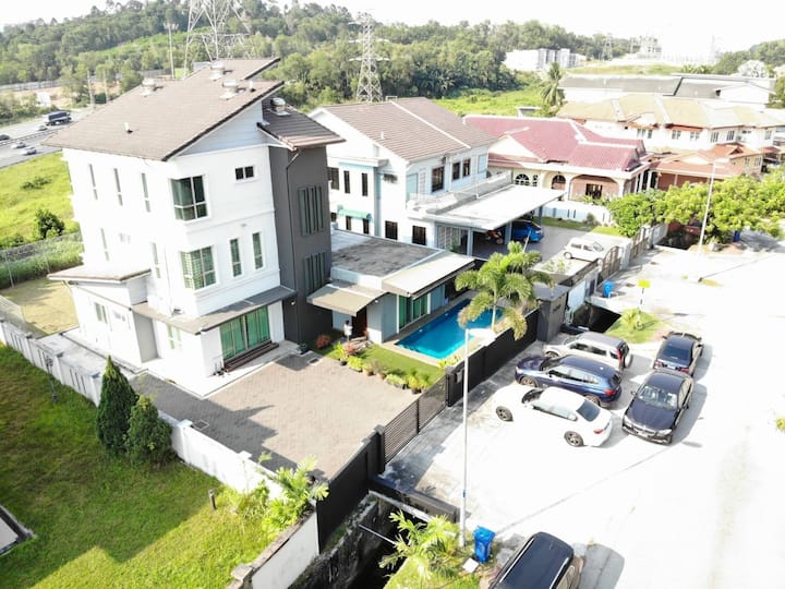 Bungalow With Pool & Field
"A Place You Call Home" - Shah Alam