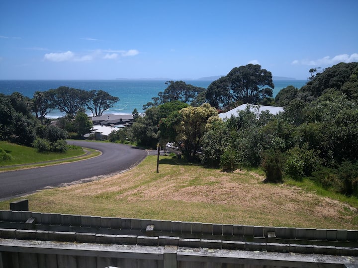 Kuaotunu Kiwi Bach With Sea Views - Whitianga